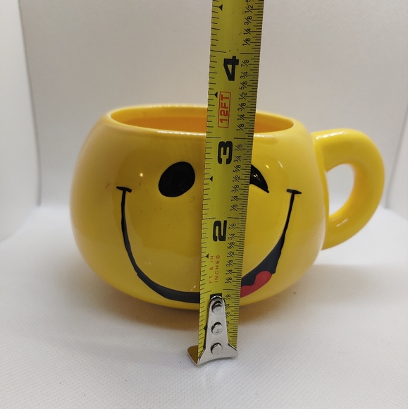 Kitchen | Nib Retro 9s Yellow Smiley Face Mug | Poshmark